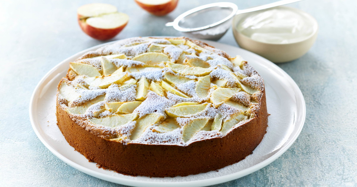 Appelcake ( Recept ) Zacht en luchtig | Arlafoods.co.uk - Recept | Arla