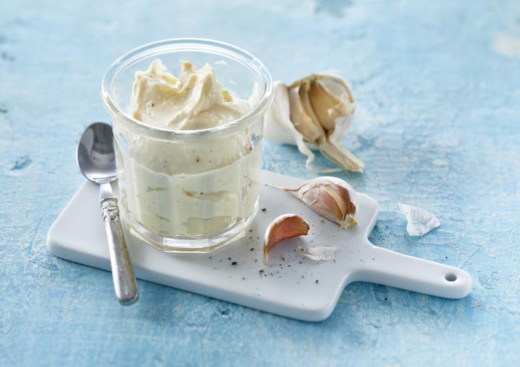 Zelfgemaakte aioli ( Recept ) Aioli met citroen en knoflook | Arlafoods ...