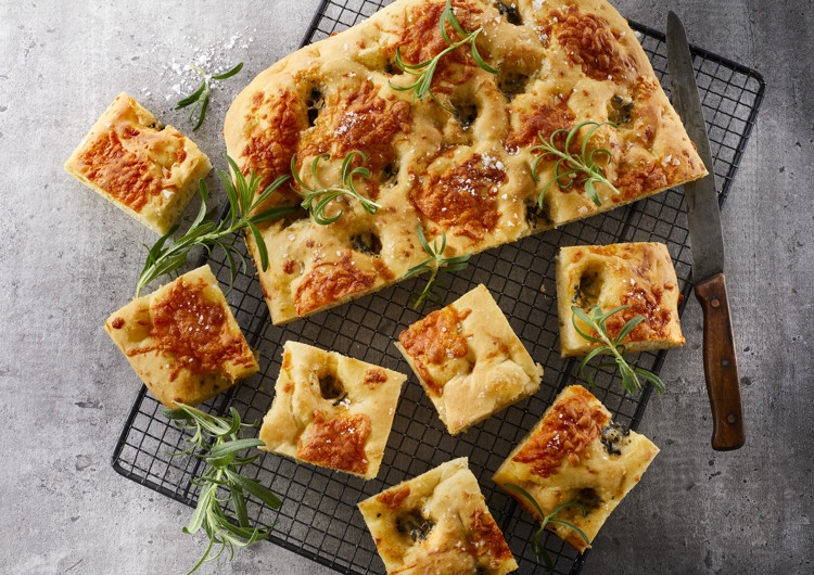 Ostefoccacia med både cheddar ost og blå ost | Arla