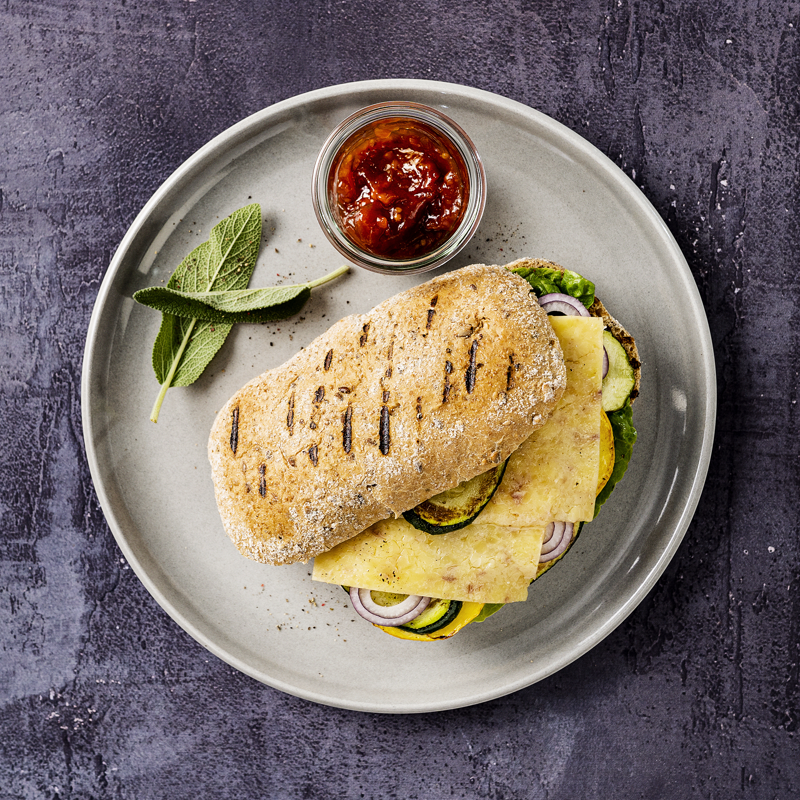 Castello® RED ONION CHEDDAR CHEESE SLICES 150G | Castello®️