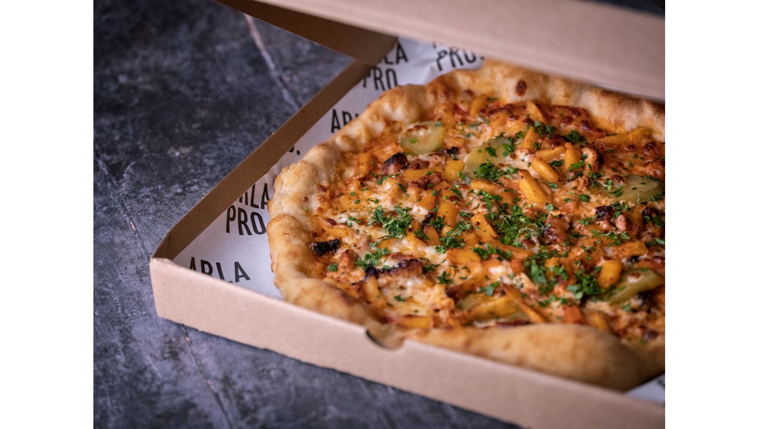 Chicken Shawarma Pizza | Recipes | Arla® Pro MENA