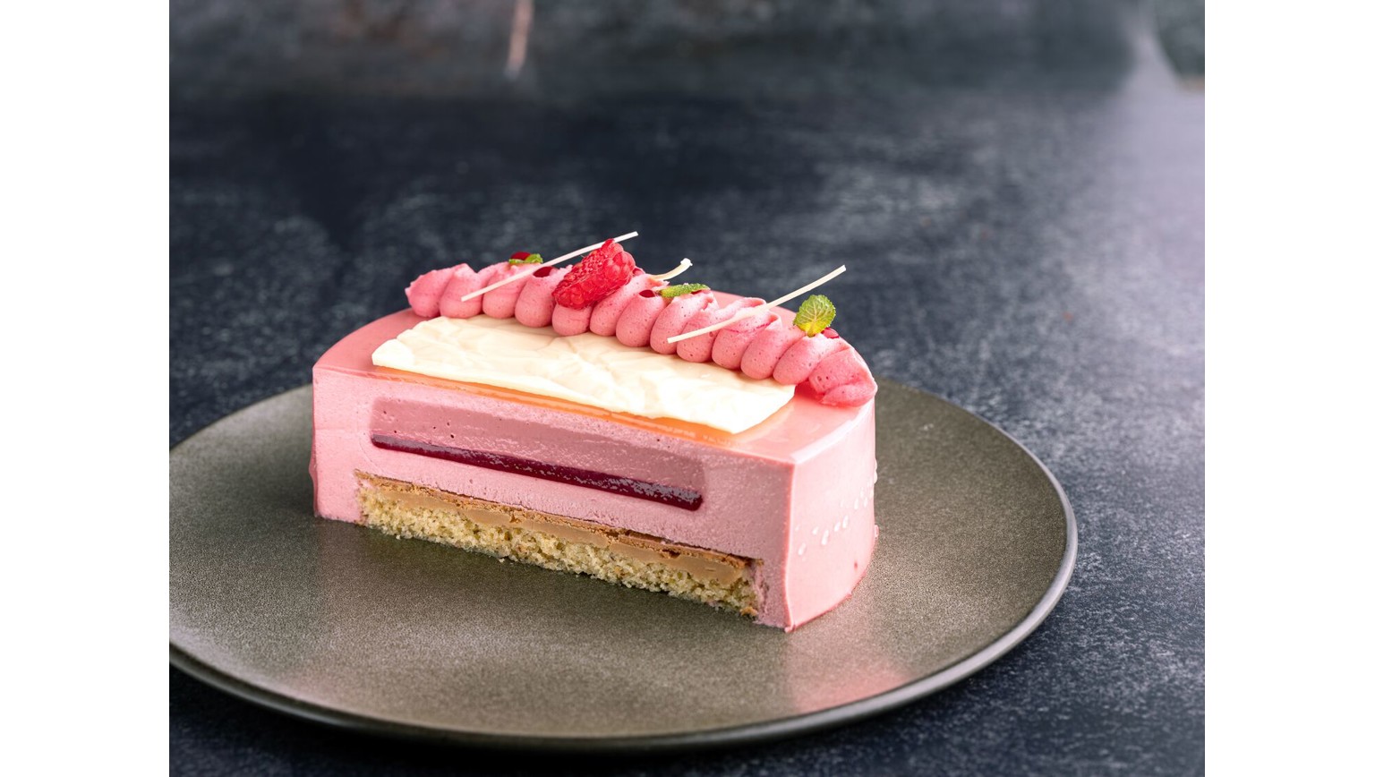 Raspberry Mousse Cake – With raspberry/currant cremeux | Recipes | Arla ...