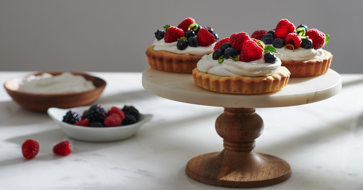 Mini fruit tartlets with berries ( Recipe ) | Arla Recipe | Arla UK
