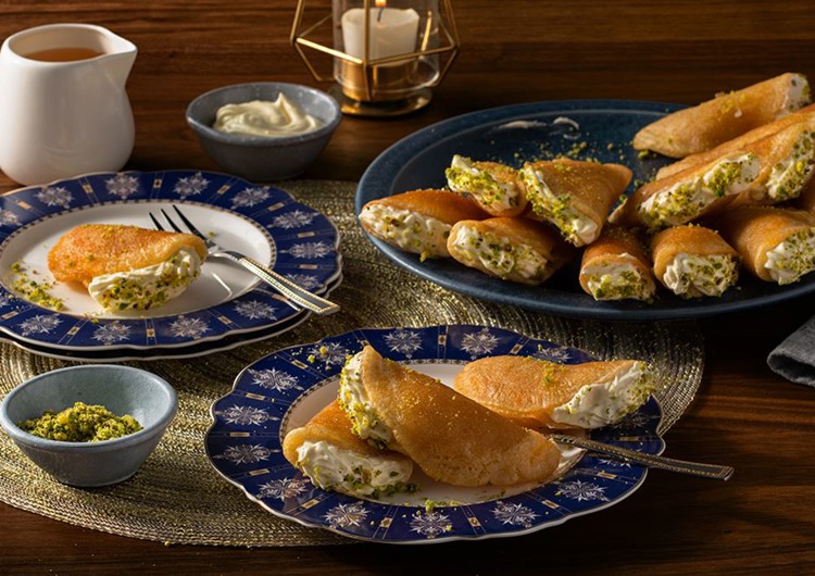 Fried qatayef with cream ( Recipe ) | Arla Recipe | Arla UK