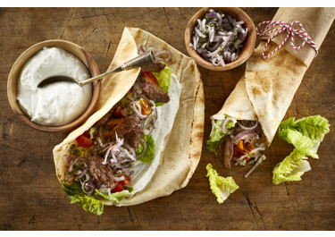 Kebab - Opskrift på hjemmelavet oksekebab shawarma | Arla