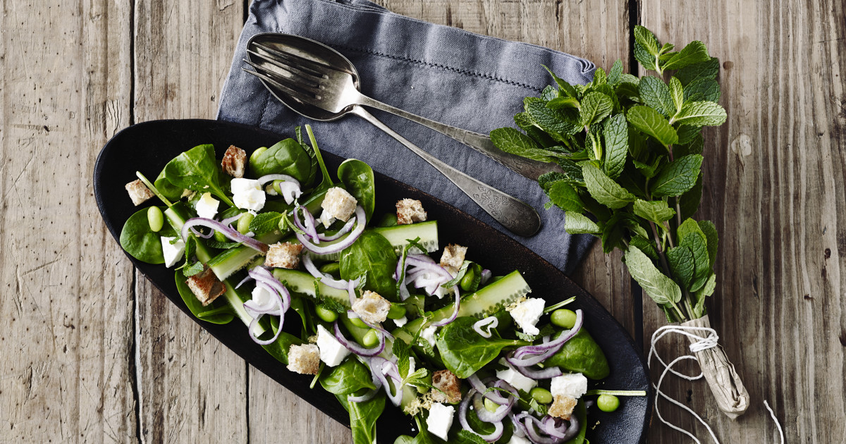 Fresh Spinach Salad with Mint and Salad Cheese | Arla Recipe | Arla UK
