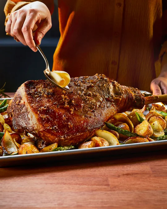 Lamb rack with herb crust and vegetables | Lurpak®